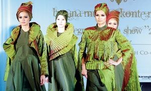 Jadikan Paris Pusat Fesyen Islam?? – Hizbut Tahrir Malaysia