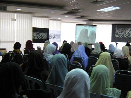 Laporan Forum Muslimah: Islam Menjamin Kesejahteraan Wanita – Hizbut ...